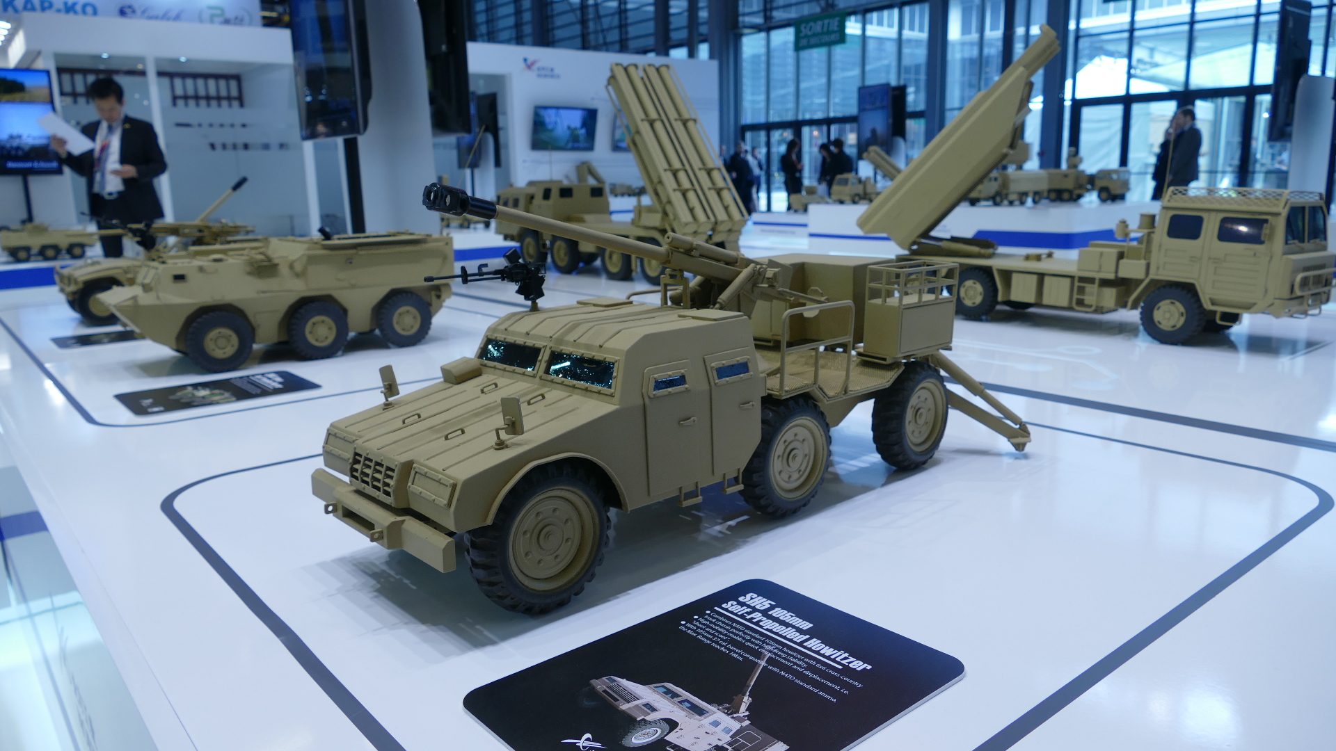 Automoteur SH5 105 mm SPH Mkt Eurosatory 2016 2024 :Maquetland.com:: Le monde de la maquette